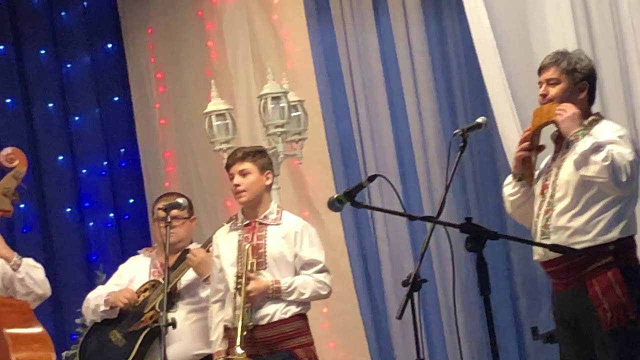 Taraful casei de cultura Carpineni - YouTube