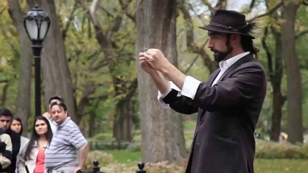 Street Magician at Central Park NY - YouTube