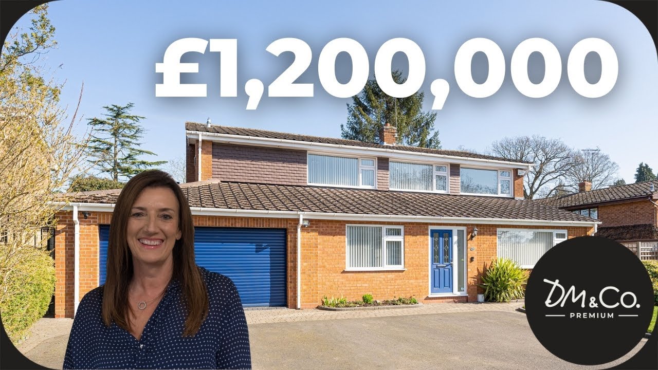 Very well located on Avenue Close in the centre of Dorridge, Solihull ...