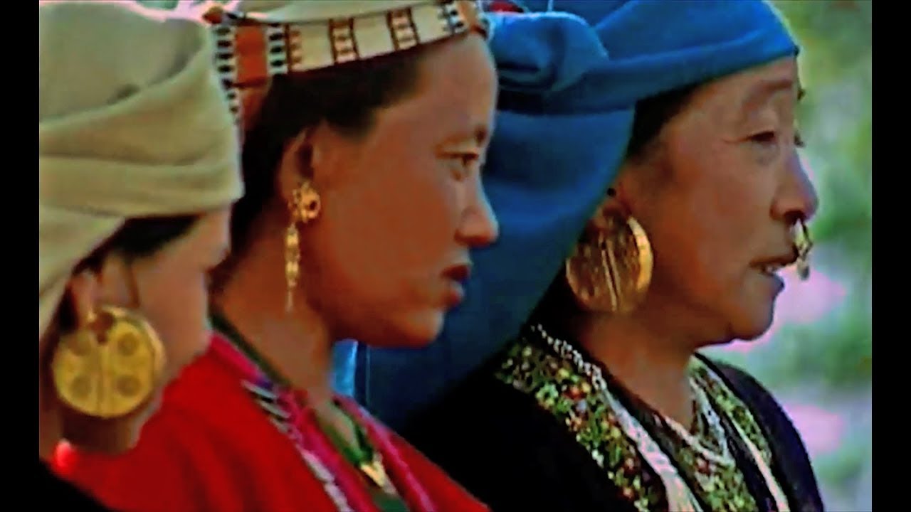 Limboo Dhaan Naach || Rice Harvesting Dance from Sikkim - YouTube