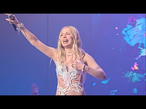 Aleyna Tilki - Ben Bir Ceviz Ağacıyım #concert #live #music #livemusic #show #konser #müzik 