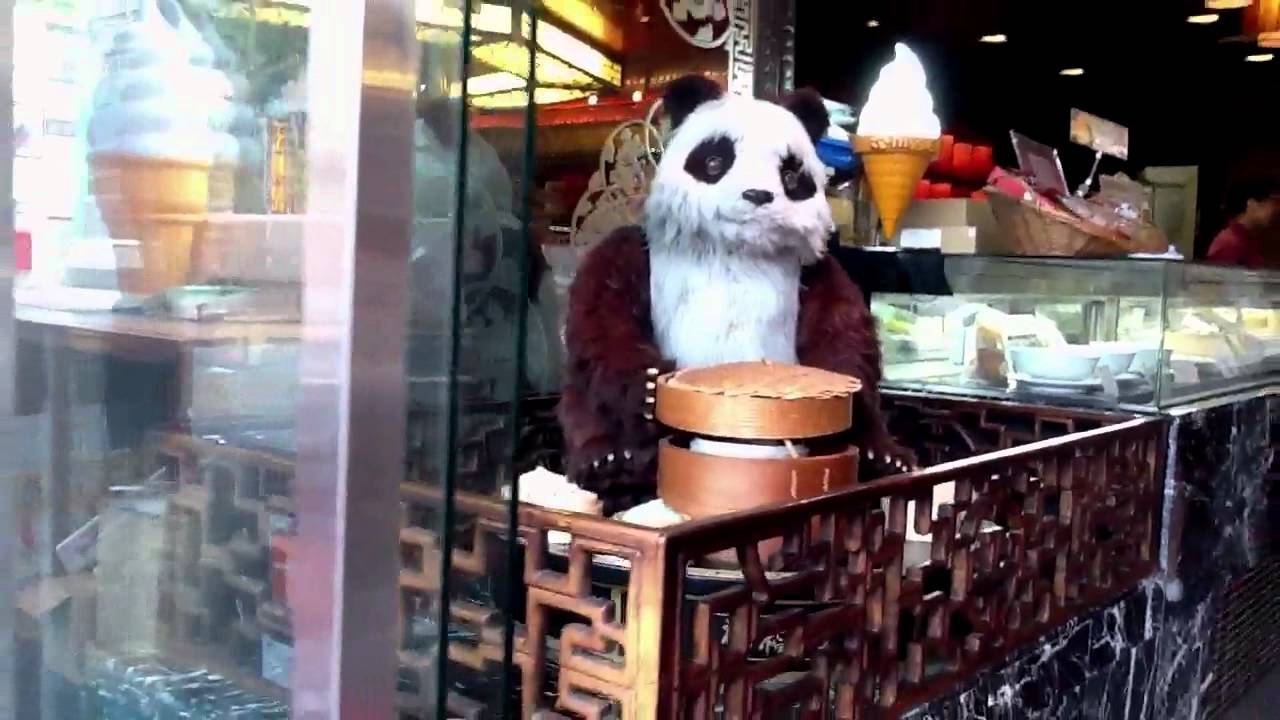 Panda craze in Yokohama - YouTube