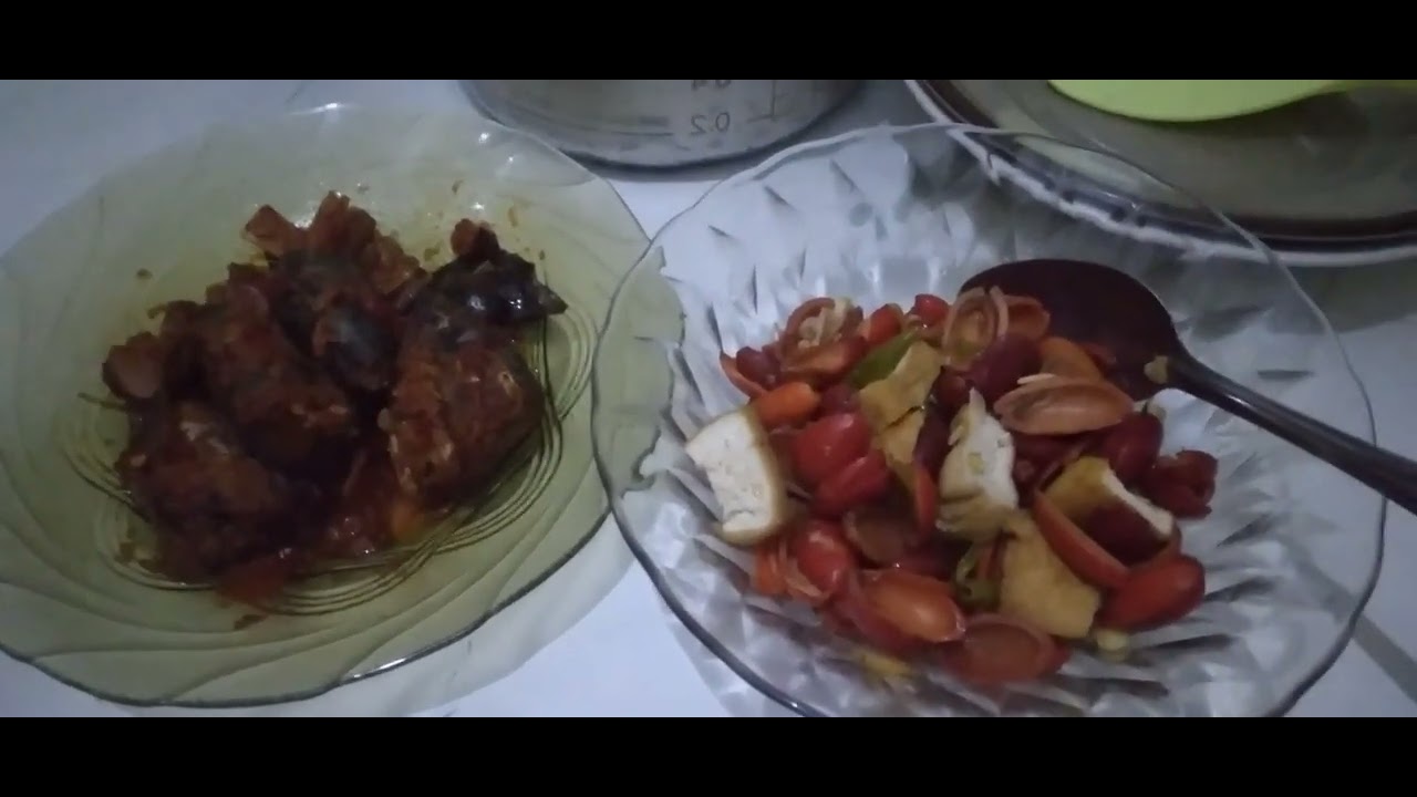 Tumis kulit melinjo, ikan disambelin enak tenan lur, sederhana tapi nikmat. hidup diperantauan ...