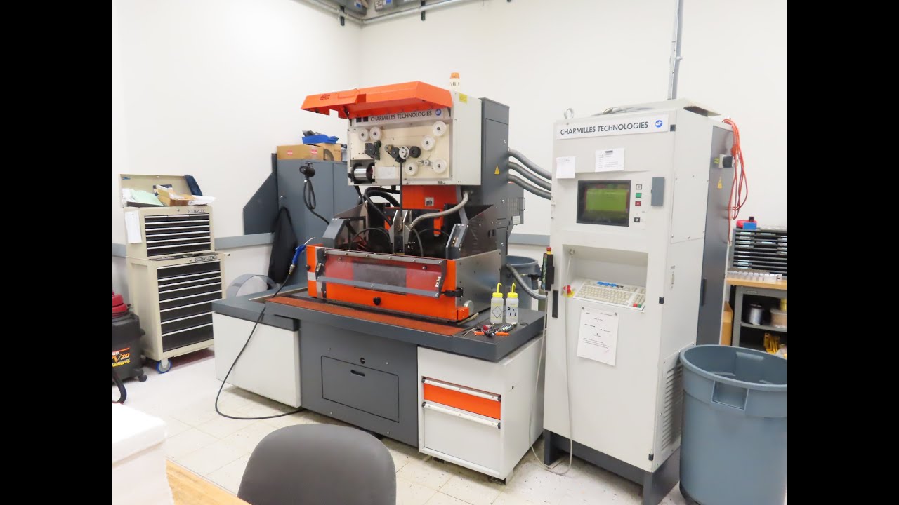 Charmilles Robofil 2020 SI Electrical Discharge Machine with Auto Threading, Wire Dereeler and ...