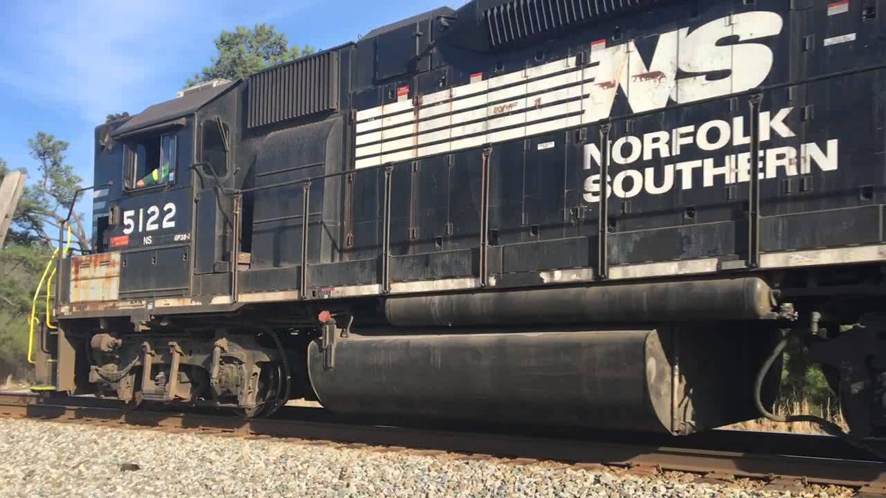 ***575th Video and 156 Subscriber Special*** RARE NS GP38-2 # 5122 Leads a TTX Empty Flat car ...