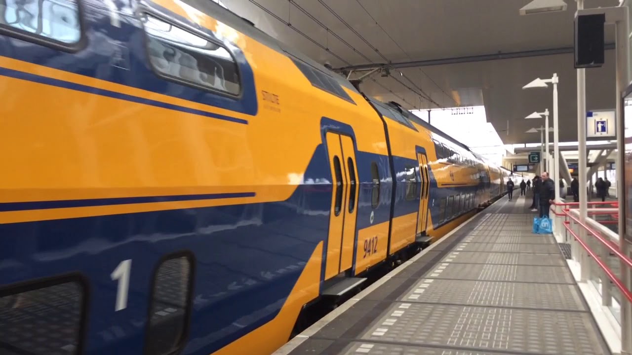 NS VIRMm 9412 en de NS VIRM 9576 vertrekken uit Leiden Centraal - YouTube