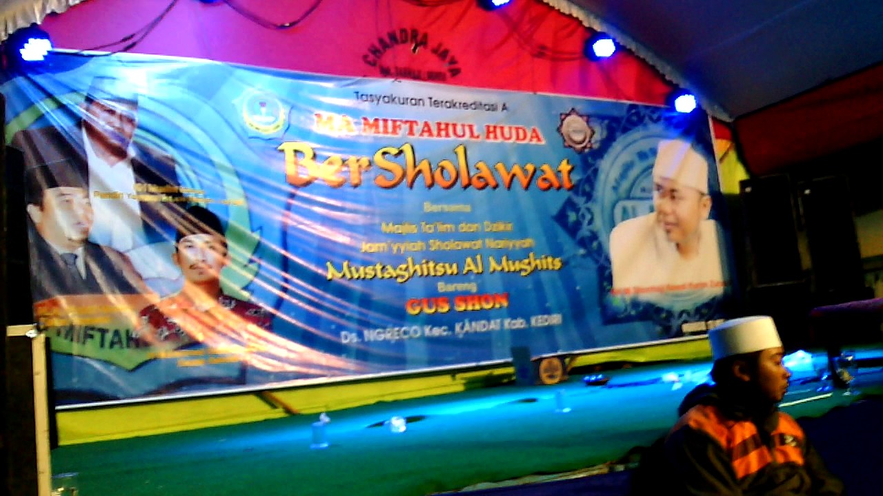 Al mughits - YouTube