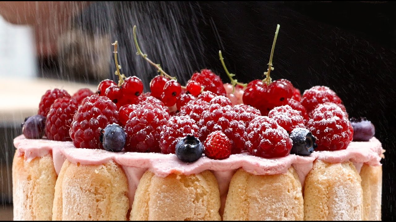 charlotte aux fruits rouges - YouTube