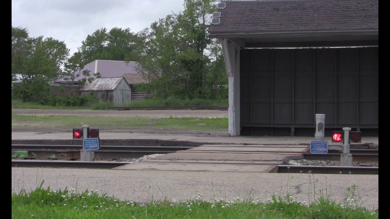 Pedestrian Railroad Crossings On The BNSF Mendota Sub - YouTube