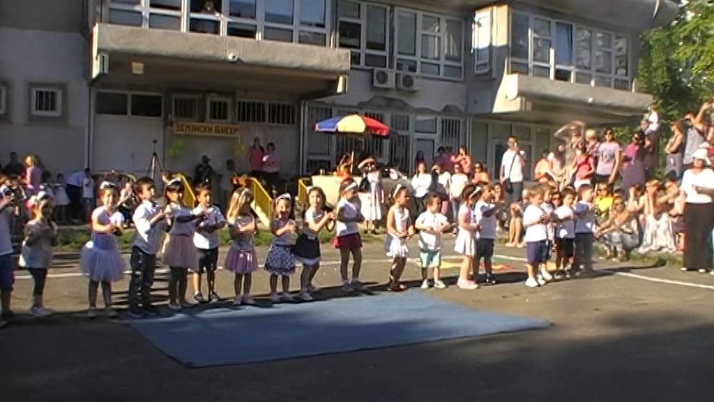 Deca pevaju Biserno srce-Vrtić "Zemunski biser"-Zemun - YouTube
