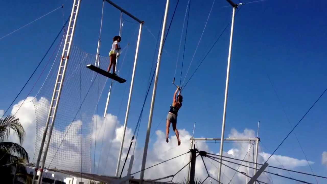 Flying trapeze pullover shoot catch with return club med - YouTube