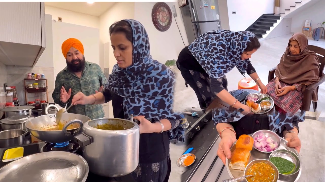 😊Asi Banayi Bebe Di Favourite Pav Bhaji | Mandeep Vlogs | Mandeep Kaur ...