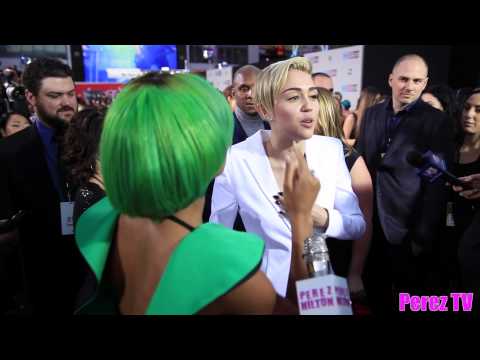 Miley Cyrus Crashes The AMA Red Carpet Like A Wrecking Ball! | Perez Hilton
