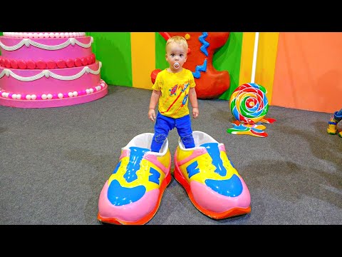 Vlad ve Niki bebek Chris ile oynuyor ve çocuklar için daha eğlenceli maceralar