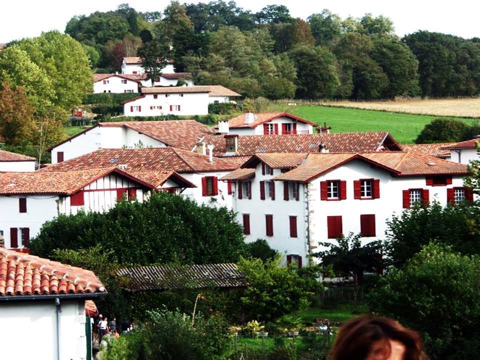 ESPELETTE PAYS BASQUE - YouTube