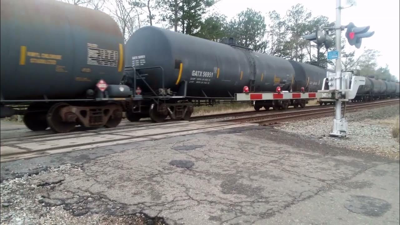 UP #2607 leads a SB UP Manifest into Elton, Louisiana - YouTube