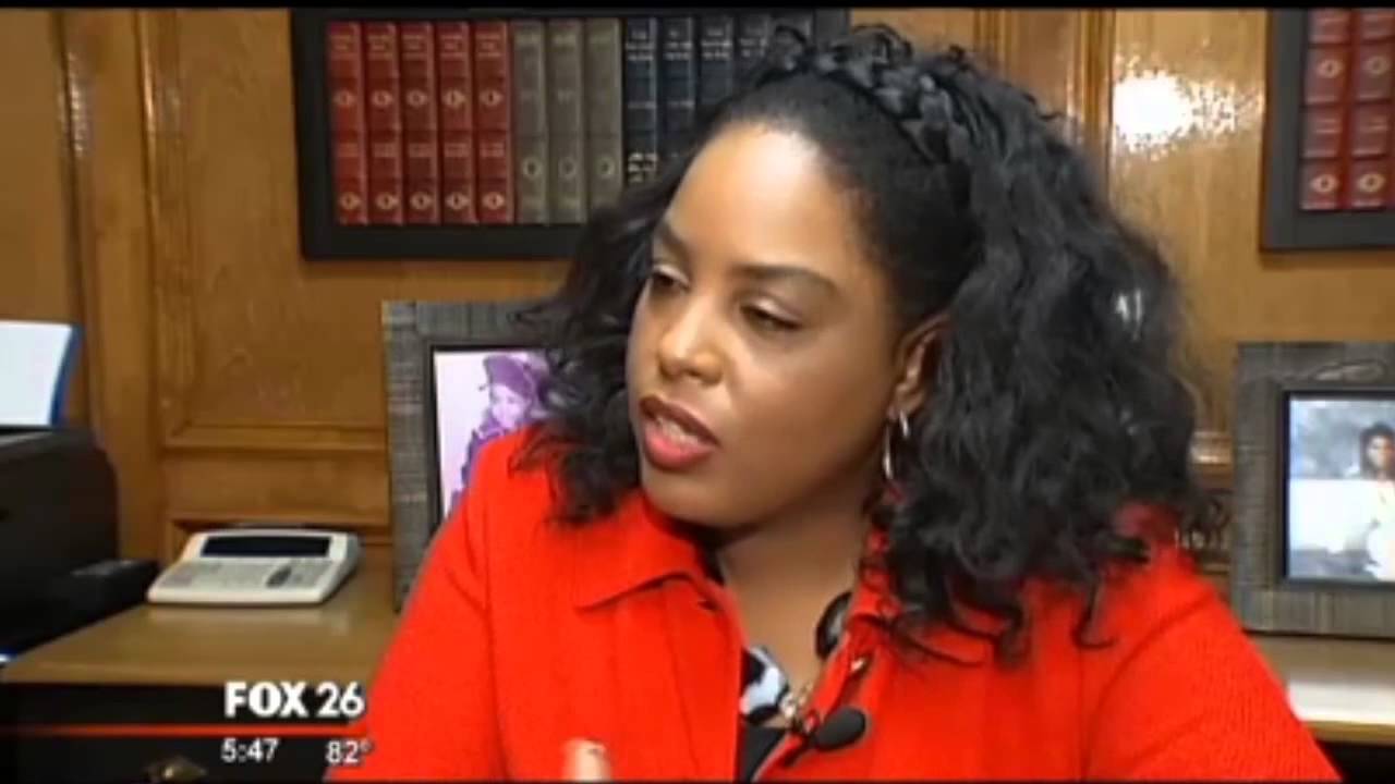 CEO Deavra Daughtry Gets Back to Give Back - YouTube