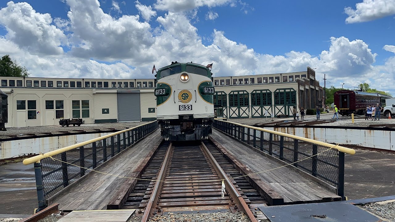 Southern Railway #6133 traversing the Spencer Turntable at the North ...
