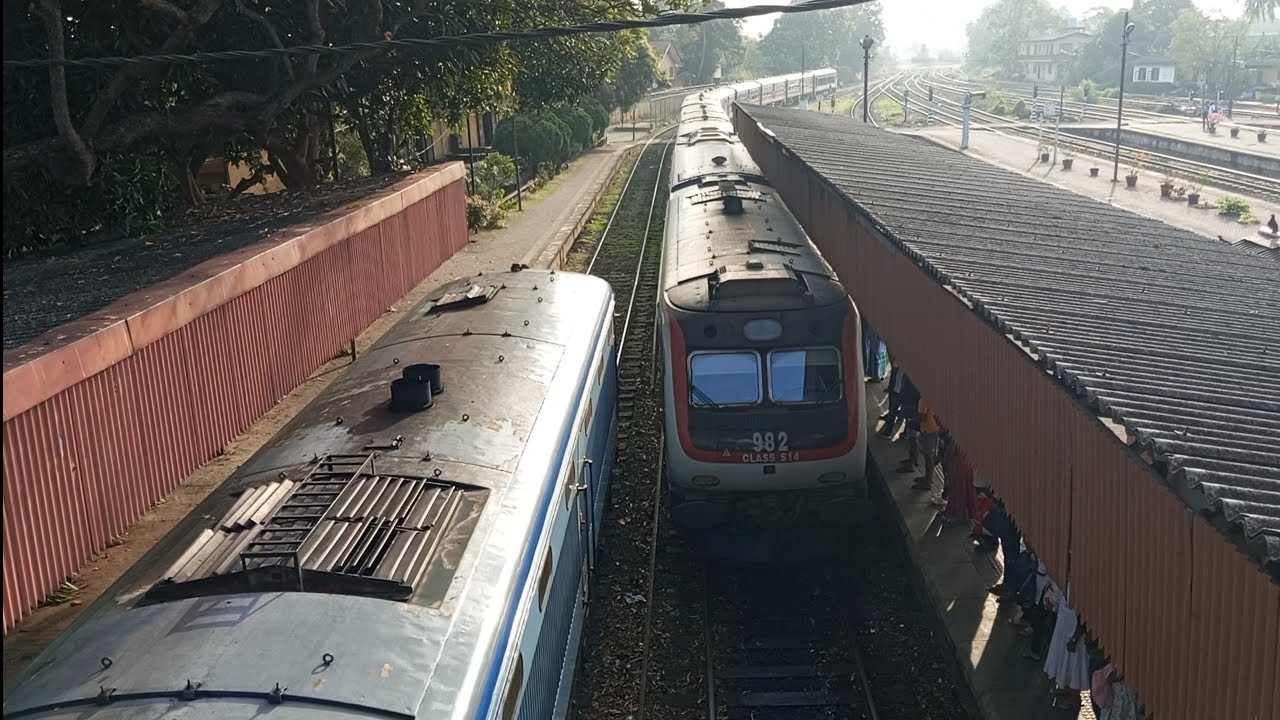 බදුල්ල බලා දාවනය වන දුම්රිය Train heading to Badulla Class S14 982 New ...