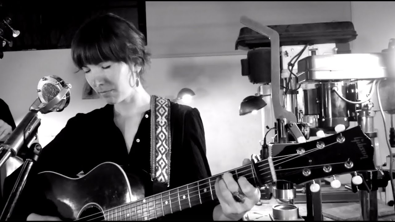 Anna Tivel - Minneapolis (live at Ear Trumpet Labs) - YouTube