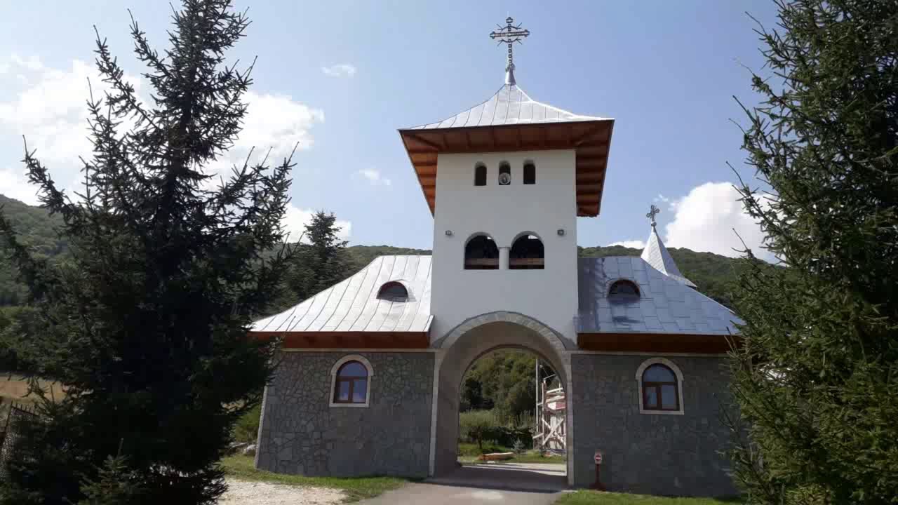 Manastirea Orlat, Sibiu - YouTube
