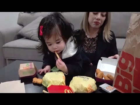 Should Leia Do a Mukbang!? Ft. Twaydabae, Ricky Shucks, & Kevinlimagic ...