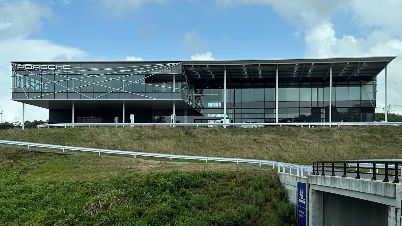 A day in Tokyo Porsche Experience Center - YouTube