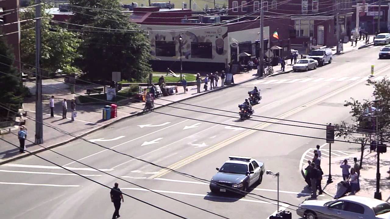 Michelle Obama FLOTUS Motorcade Portland - YouTube