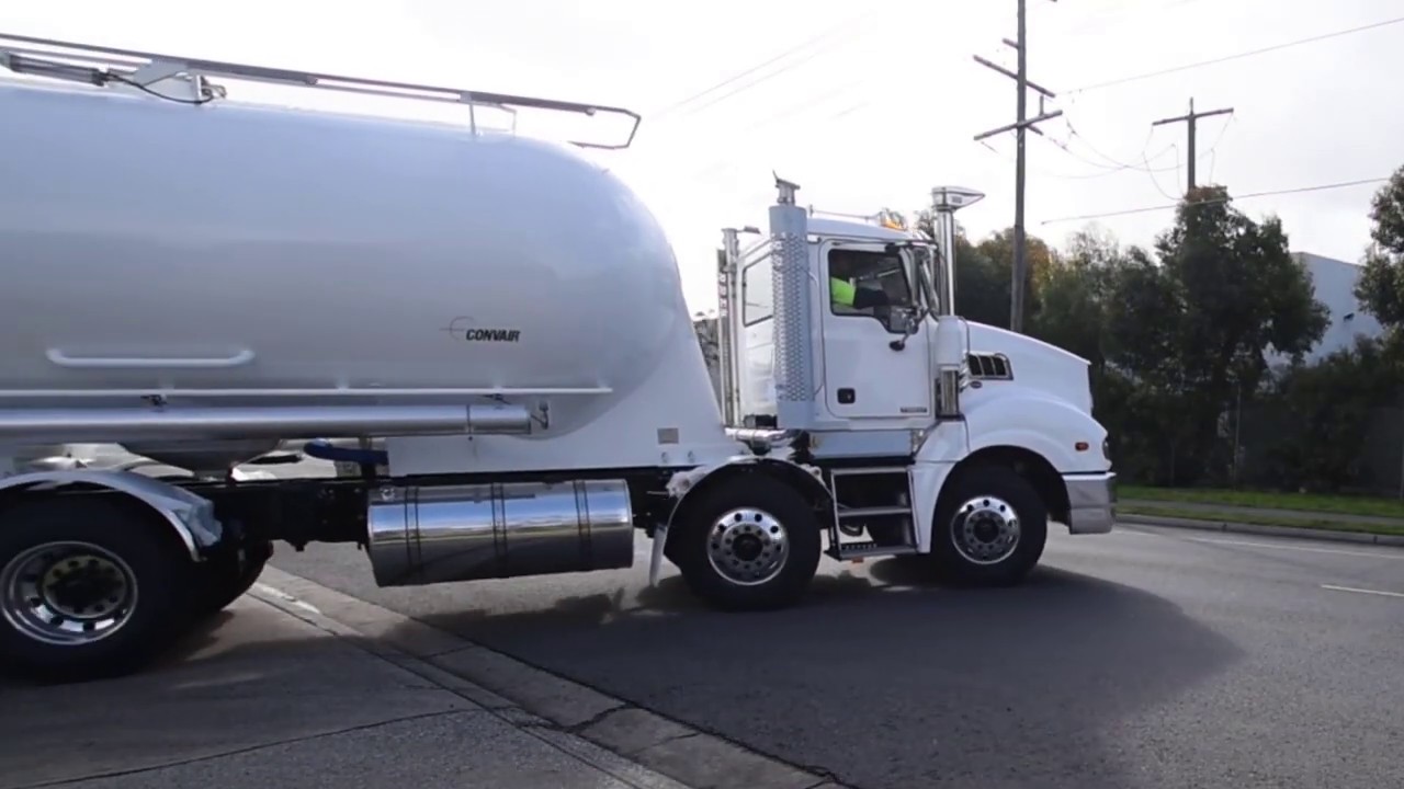 Fluidex Steel Pneumatic Dry Bulk Tanker Truck - YouTube
