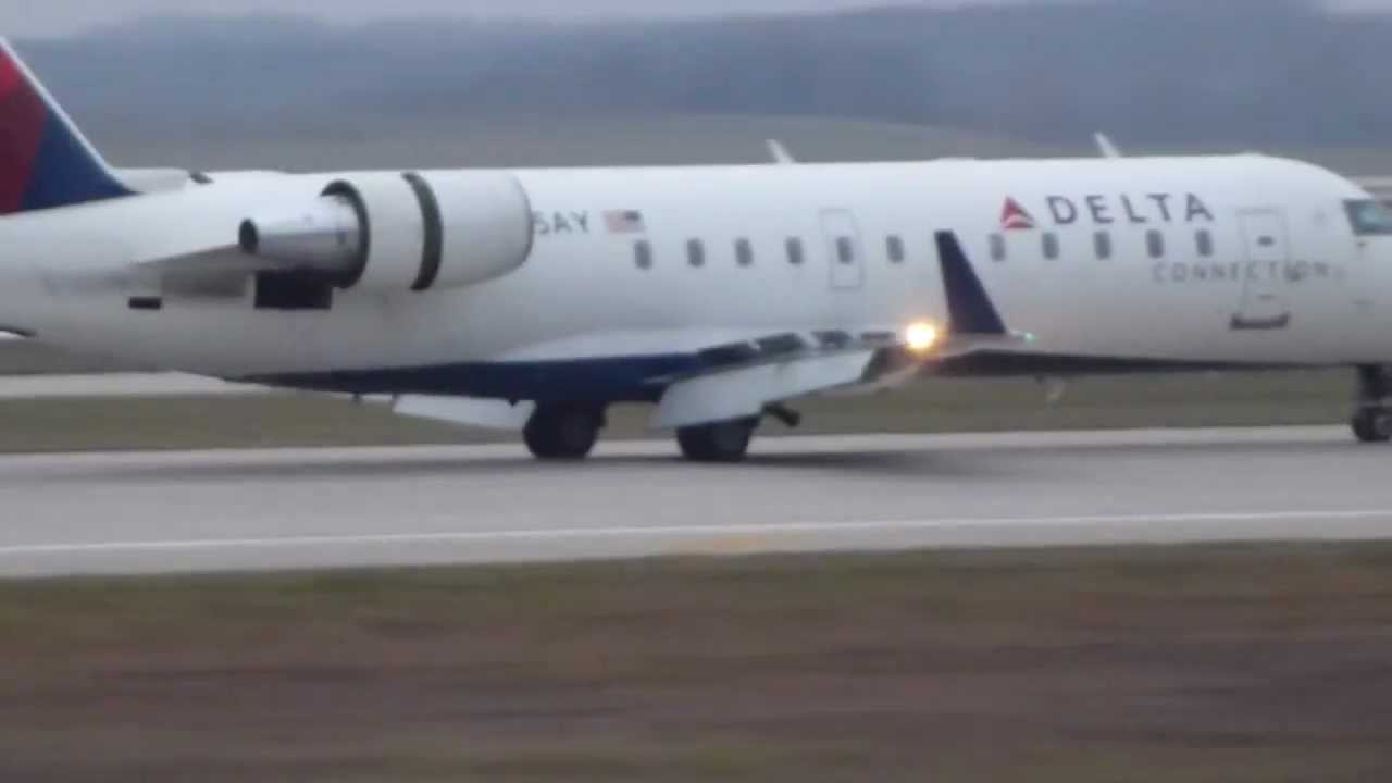 Delta Connection CRJ-200 Landing - YouTube