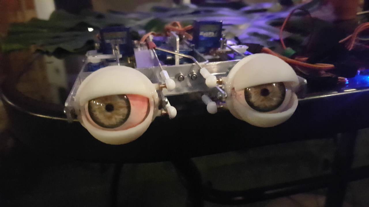 Animatronic eye mechanism for creature FX - YouTube