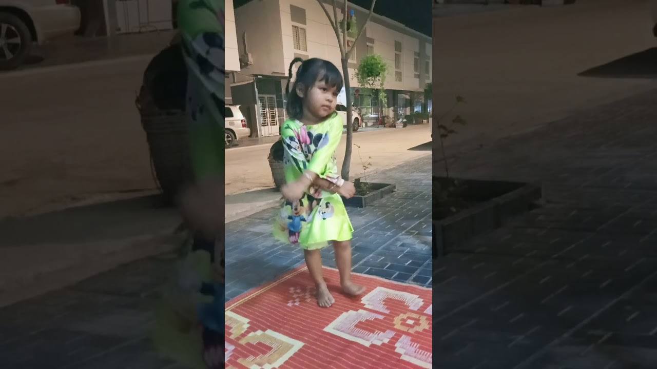 ជំងឺដាច់លុយ - Laura dancing on 13 April 2020 - YouTube