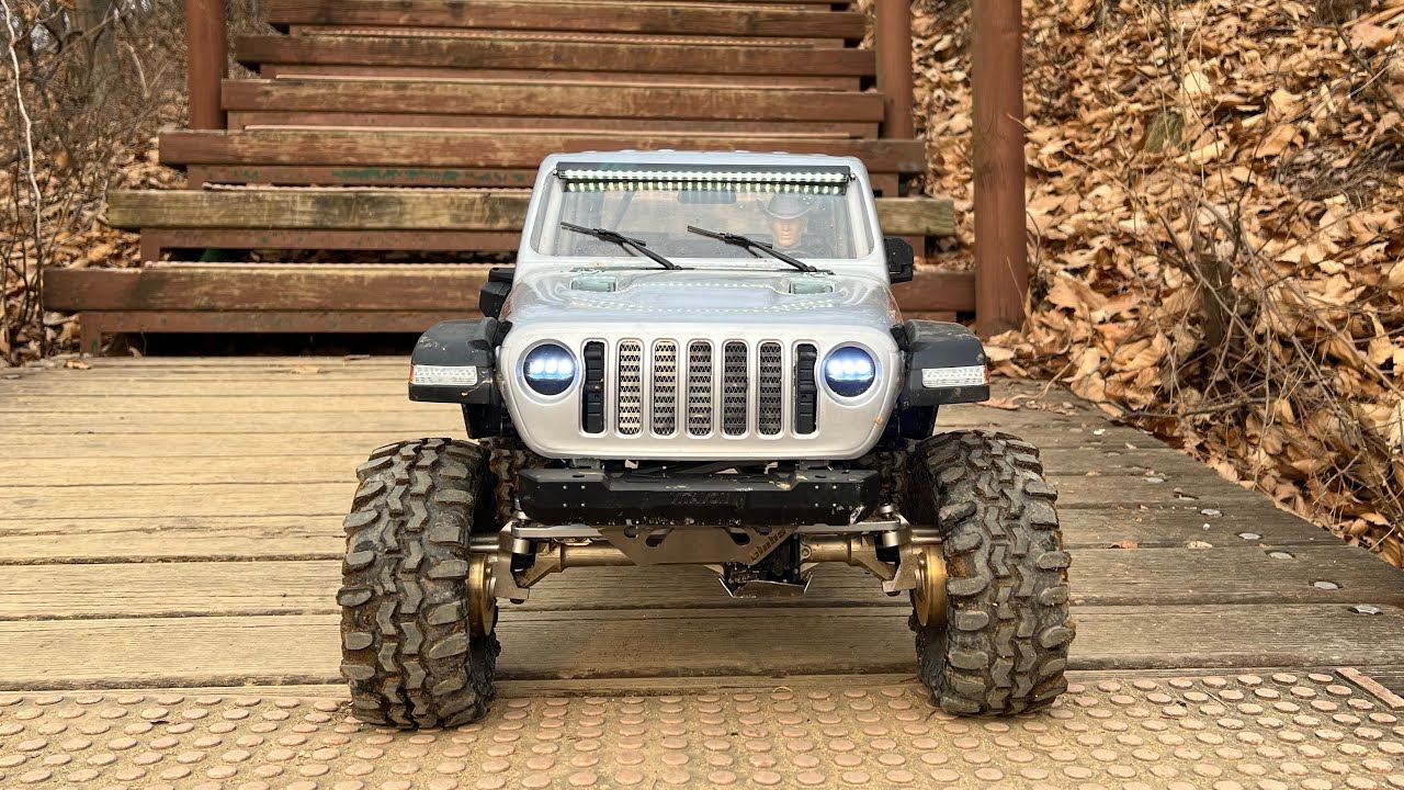 Axial SCX6 | Grip-Test for Tires - YouTube