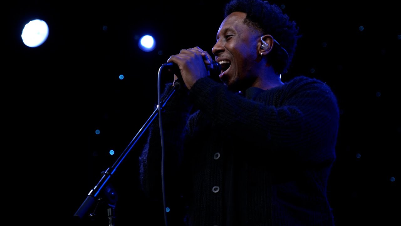 MorMor - Waiting On The Warmth (Live on KEXP) - YouTube