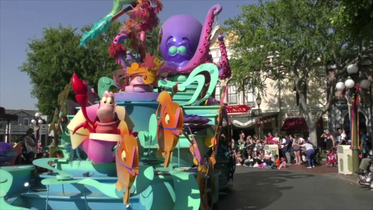 Disneyland Soundsational Parade - YouTube