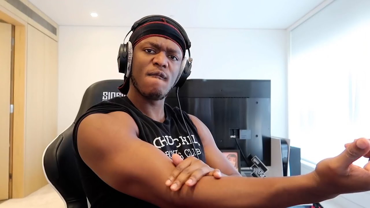 KSI Gets Bored & Starts Showing Off His Muscles - YouTube