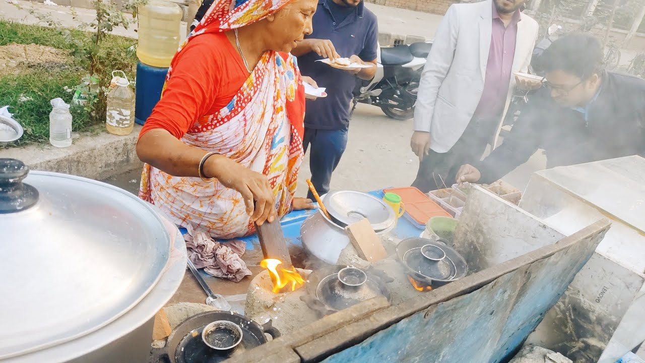 old lady making a chitoi Pitha.Bangladeshi street food - YouTube