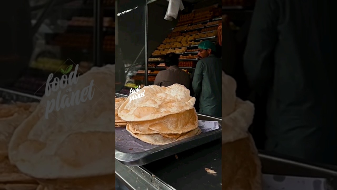 Halwa Puri ka Nashta | Kasur Sweets Lahore | Desi Nashta - YouTube