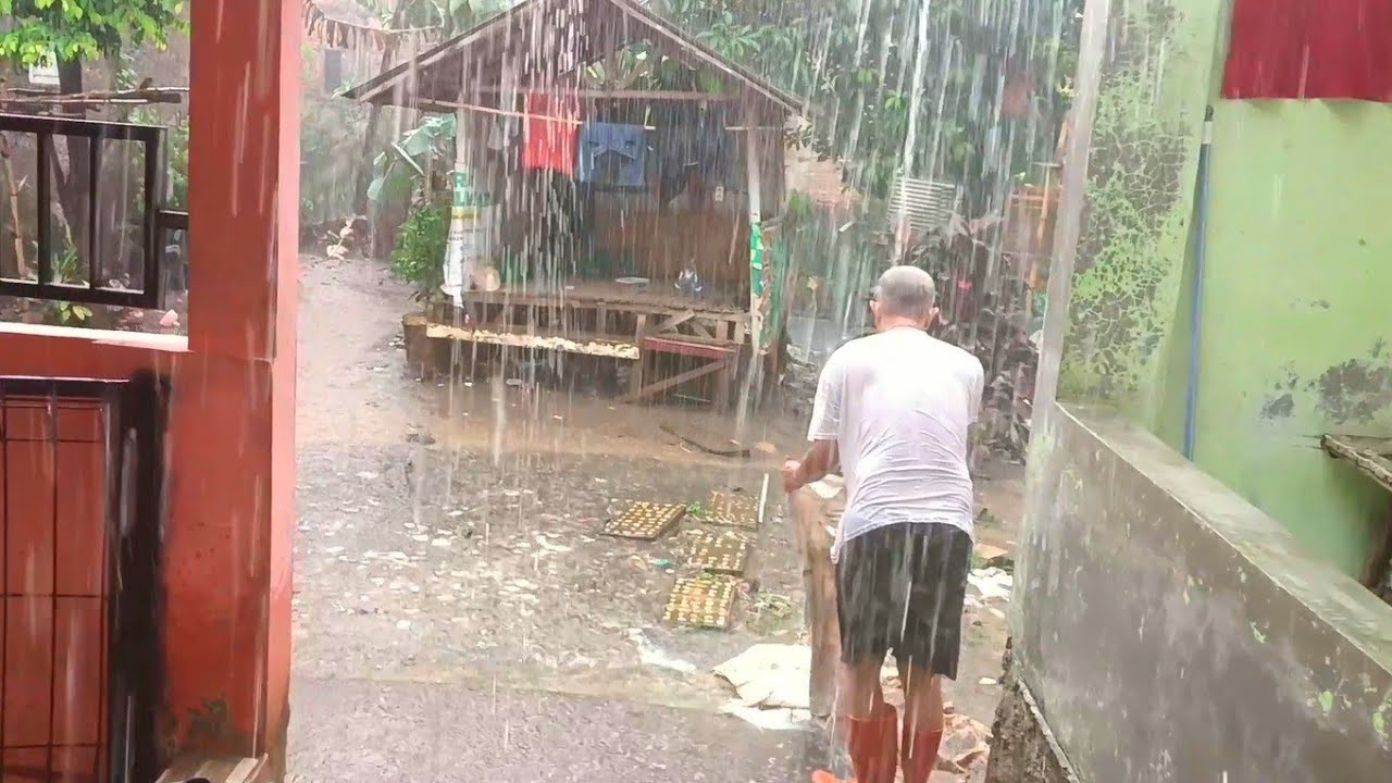 Heavy Rainfall In July | Walking In Heavy Rain And Thunder | Very Cold ...
