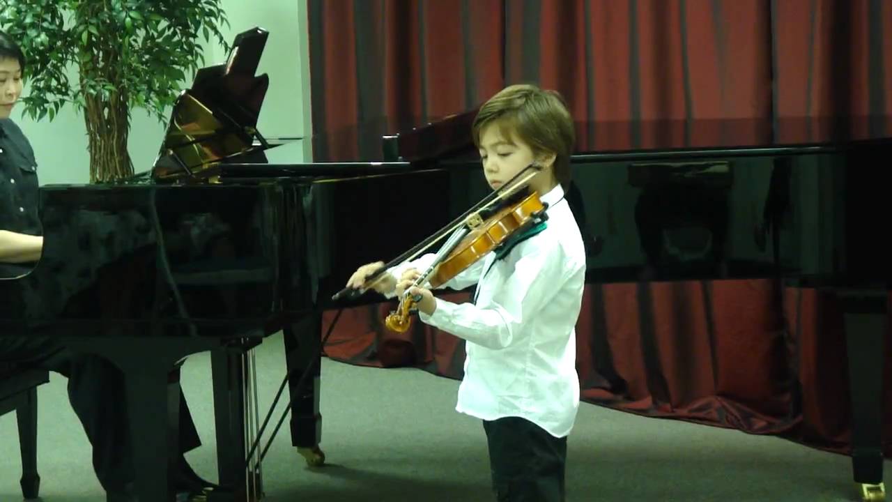 Kai's first violin recital - YouTube