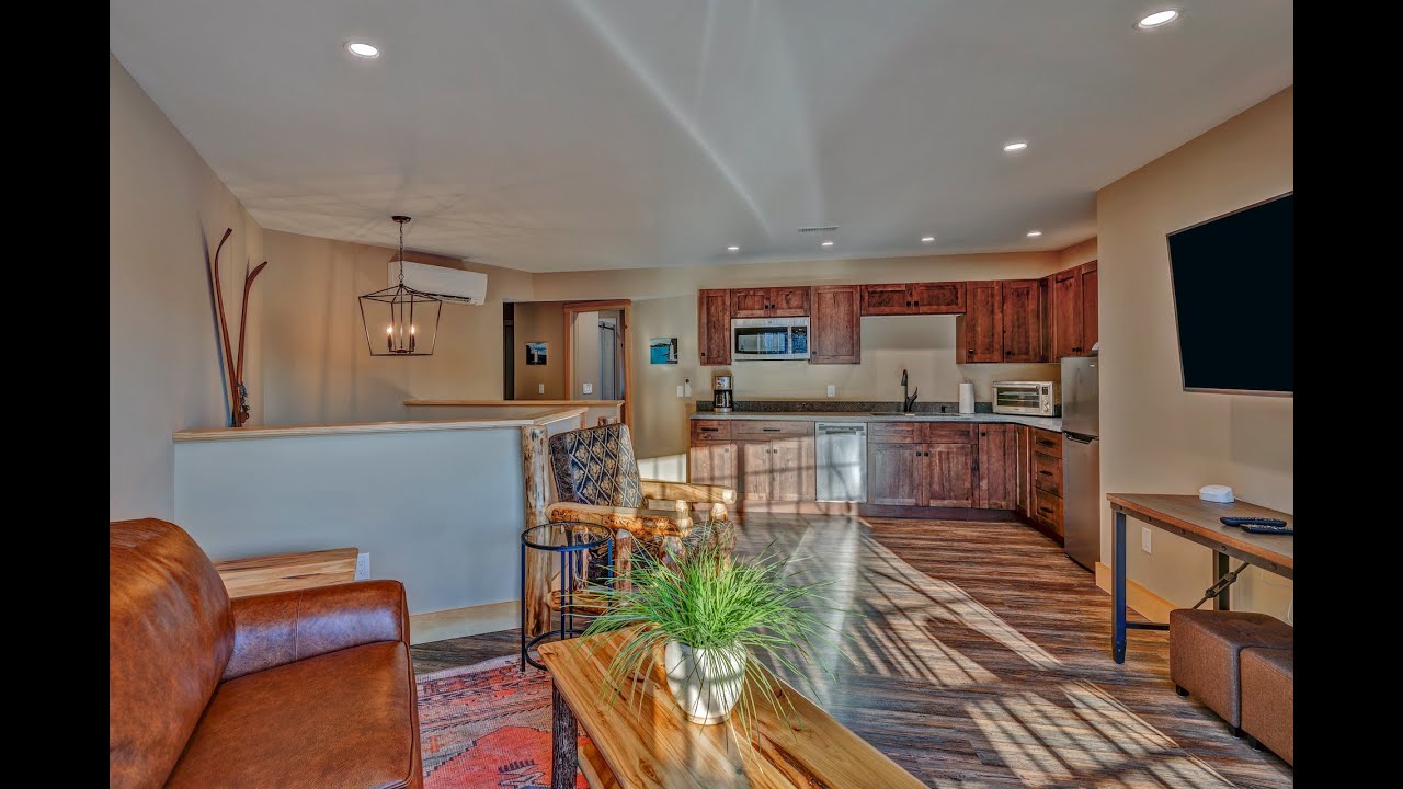 The Lakeside Suite at THE LODGE by Sunapee Stays - YouTube