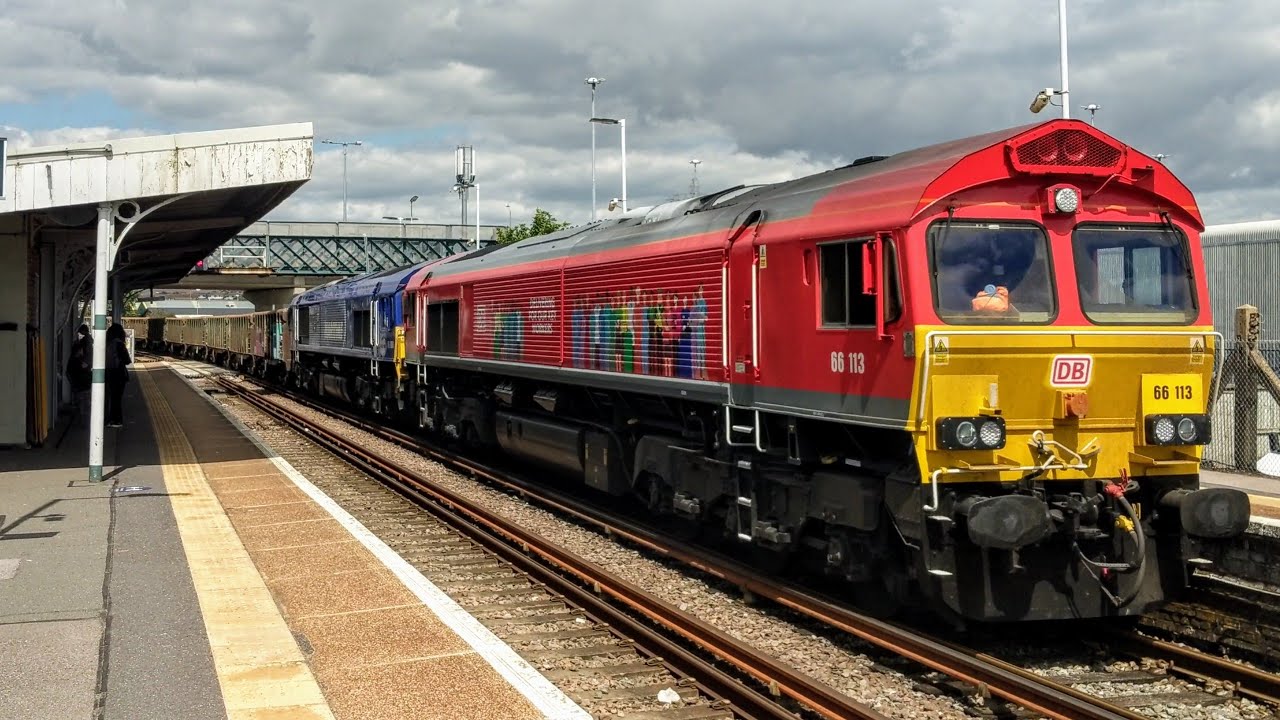 Newhaven Marine Double Header - DB Cargo Class 66113 + 66090 Maritime ...