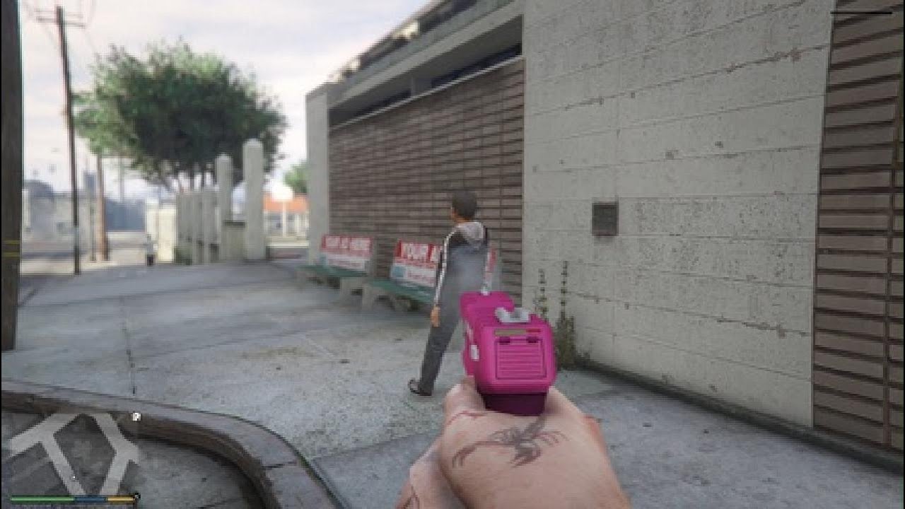 Grand Theft Auto 5 tazing people - YouTube