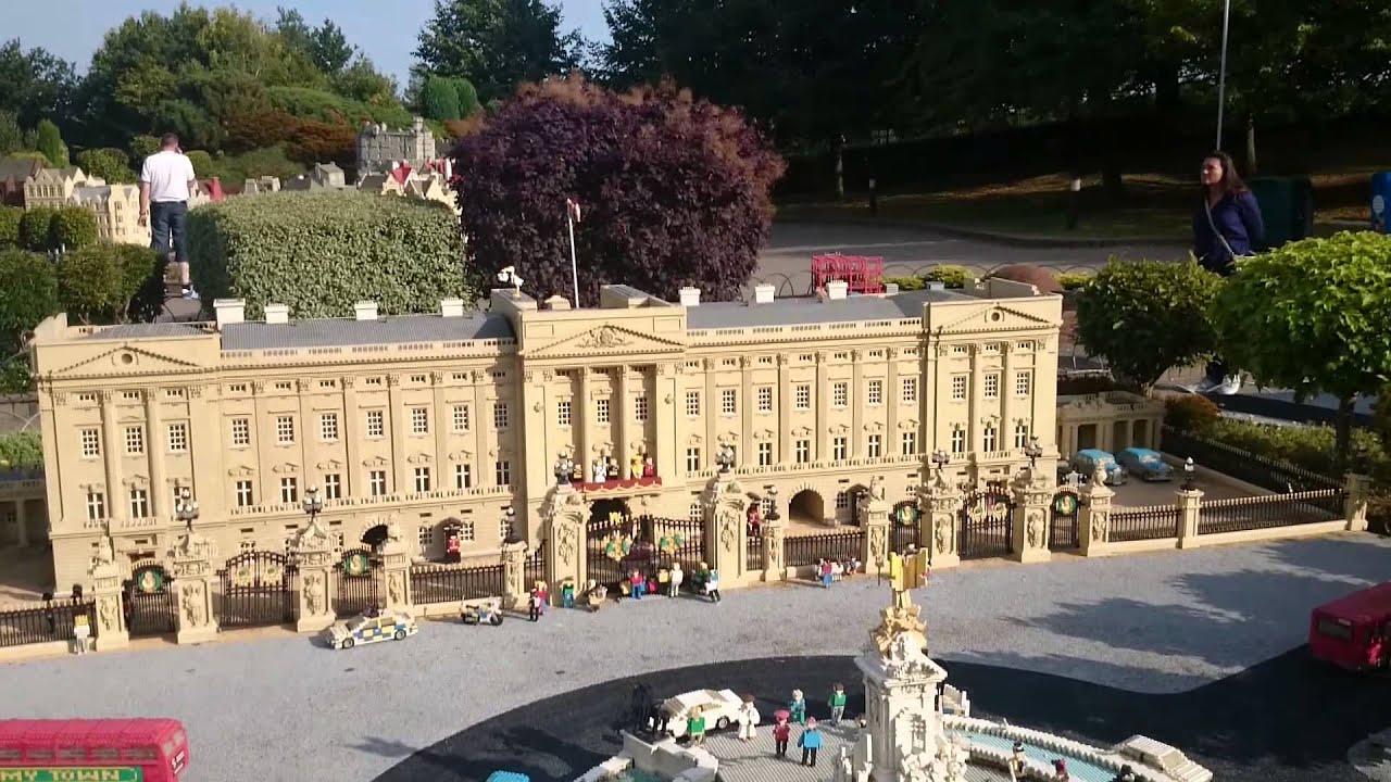 Buckingham Palace In London At Miniland, Legoland Windsor - YouTube