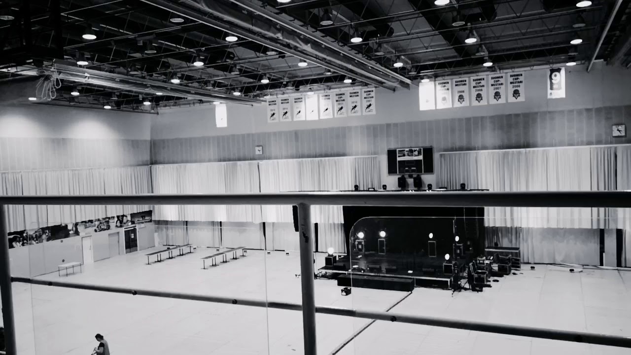 Indoor highline rigging - YouTube