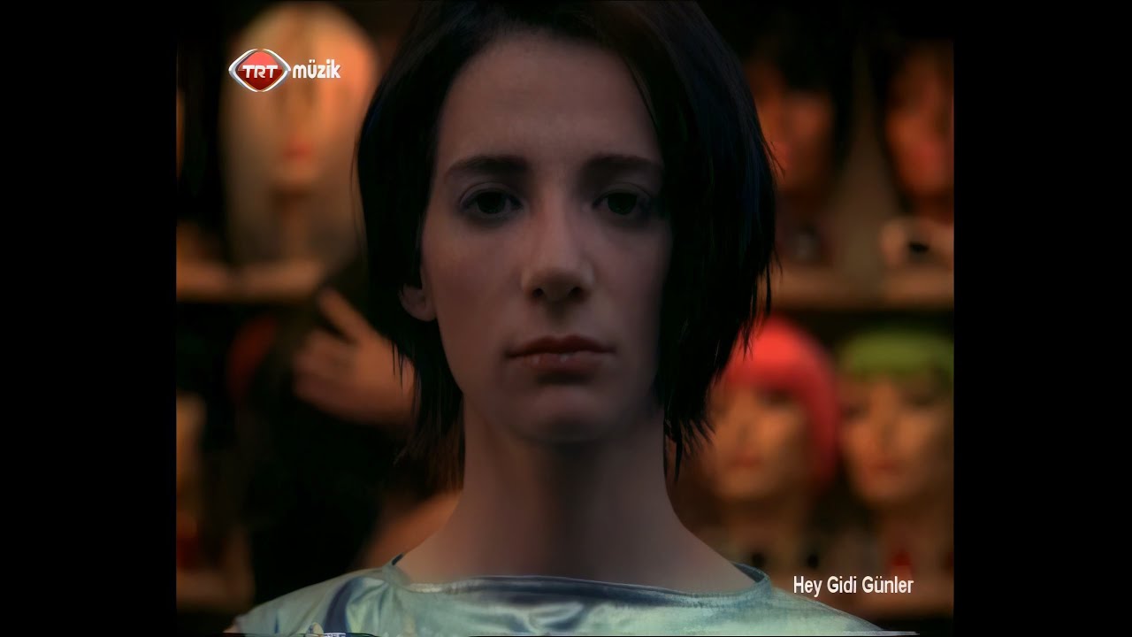 Aylin Aslım - Senin Gibi (4K-Upscale) - YouTube