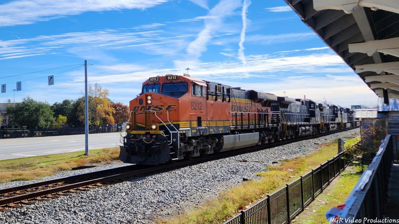 11-27-2023: BNSF ES44C4 8212 & 4 NS GEs Lead NS 24A Thru Warner Robins ...