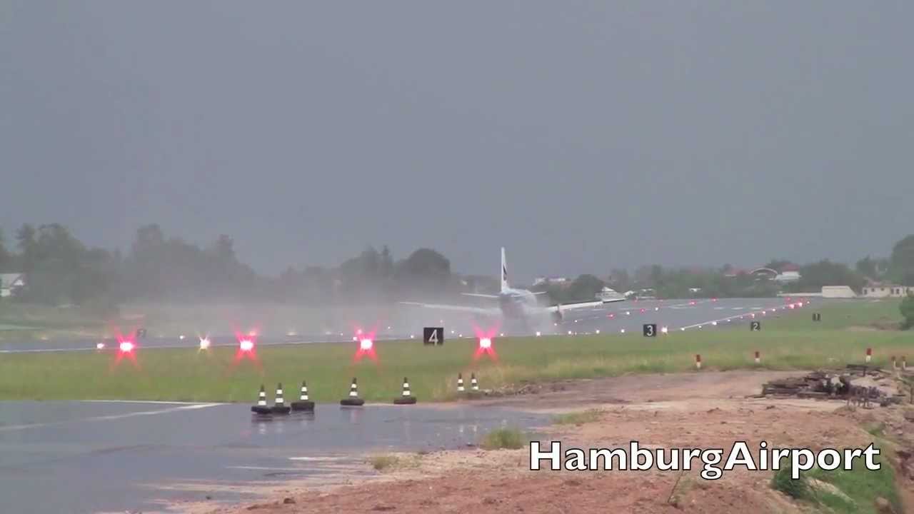 Wet runway landing! A319 - YouTube