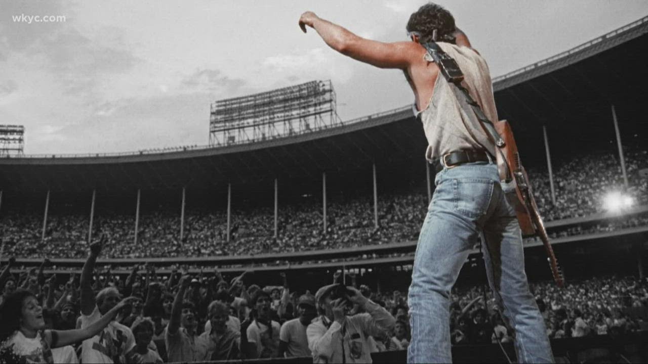 Bruce Springsteen's many stops in Cleveland are captured on film - YouTube