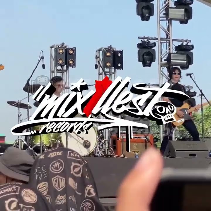 DJ KLU Pinoy Ako x Love Story KLU MASHUP TRIP RMX - YouTube